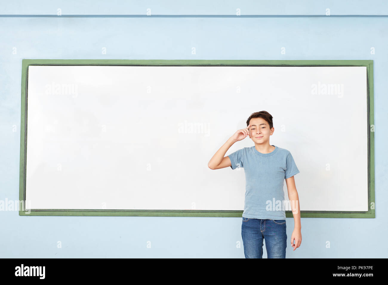 Smart pupil has an idea in a exam in elementary school Stock Photo - Alamy