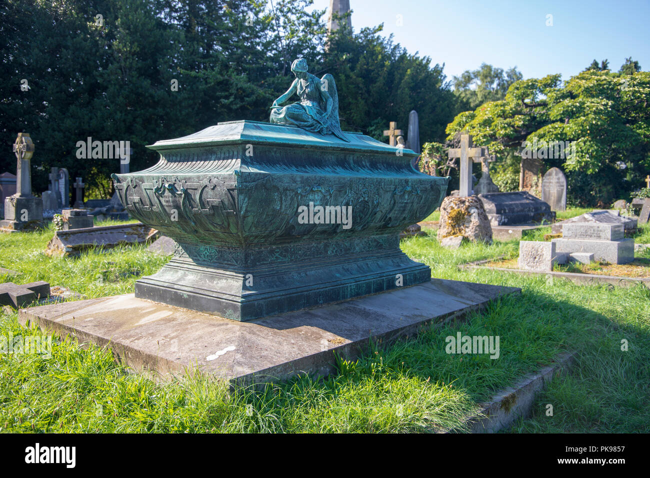 The Grave Elinor Mary de Winton Sueter at Locksbrook Cemetery, Bath ...