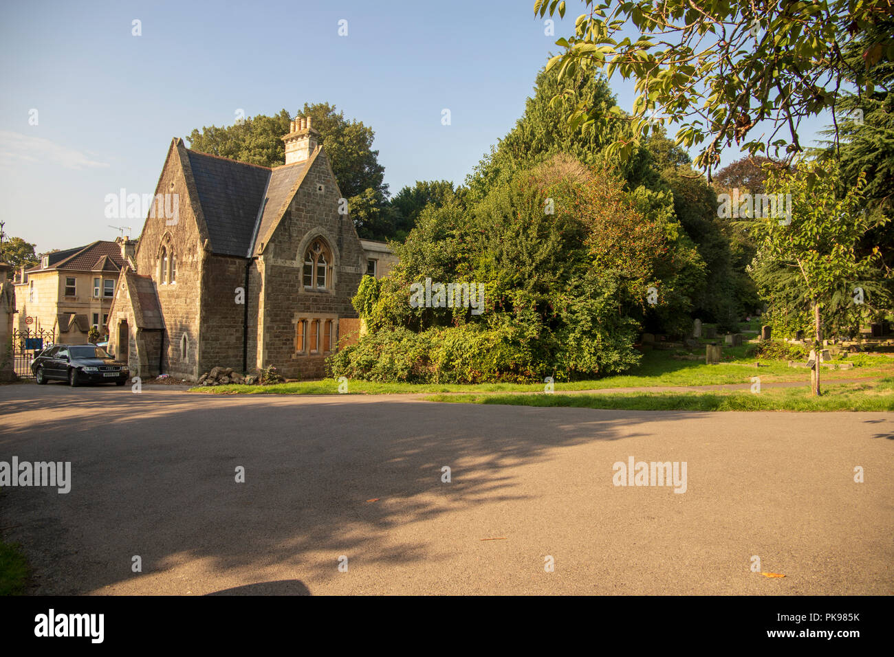 Gothic entrance Lodge at Locksbrook Cemetery, Bath Stock Photo - Alamy
