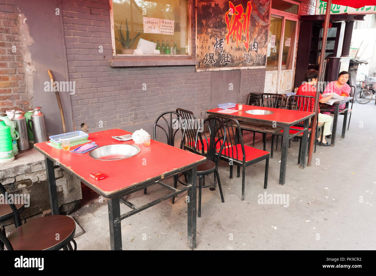 Messy restaurant hi-res stock photography and images - Alamy