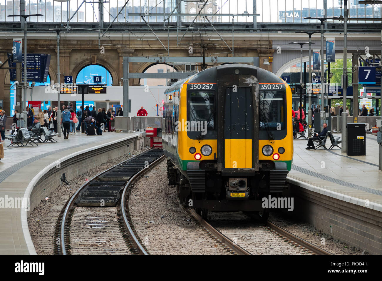 Commuter on platform liverpool hi-res stock photography and images - Alamy