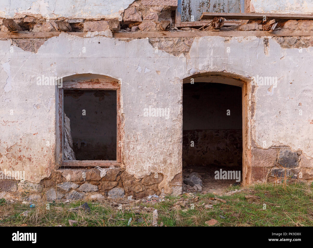 Collapsed industrial building hi-res stock photography and images - Alamy