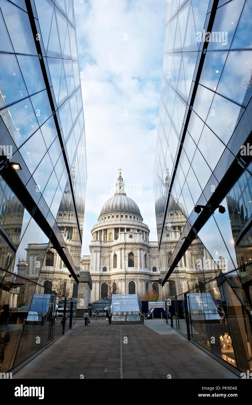 One New Change, St Pauls, London Stock Photo - Alamy