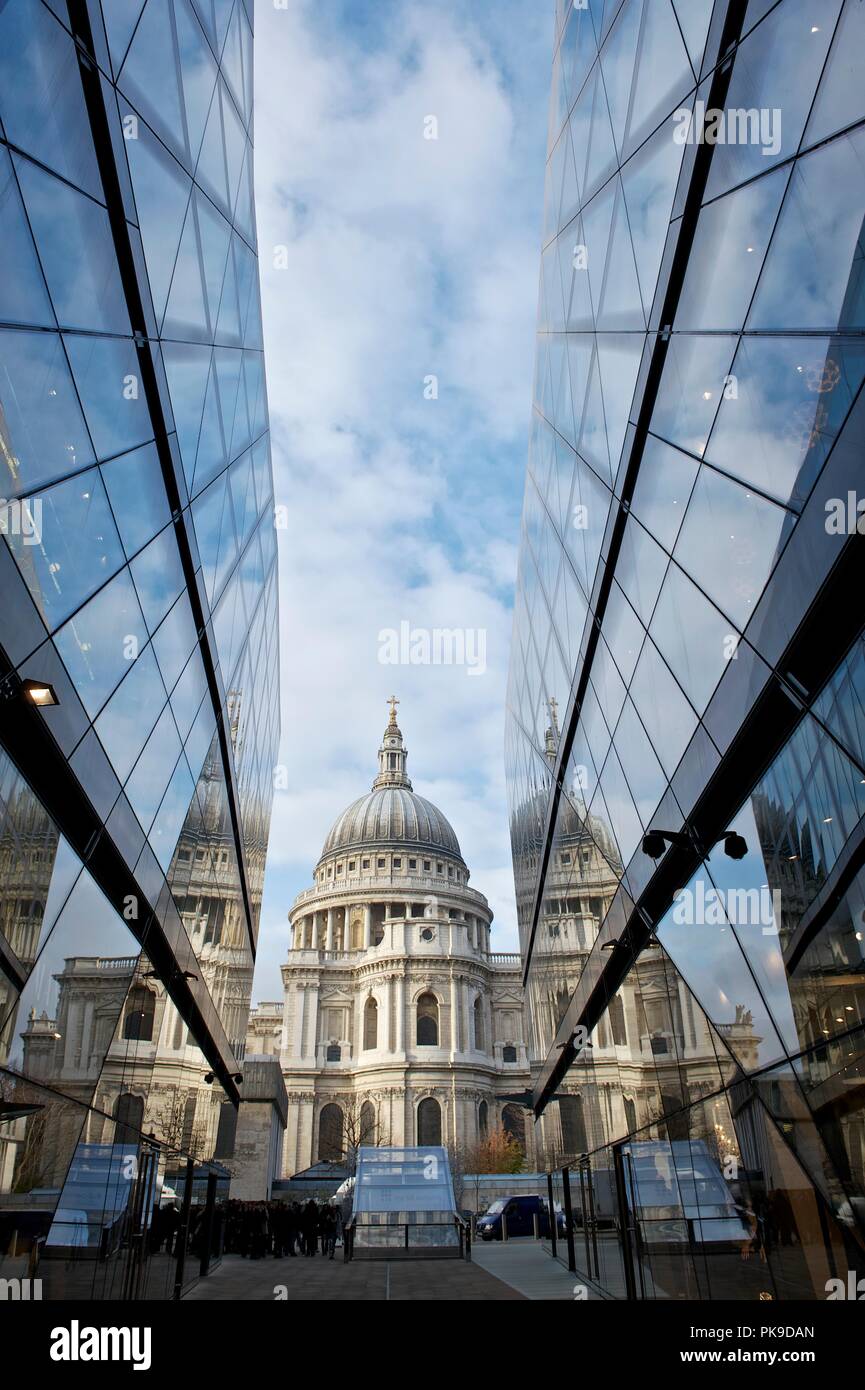 One New Change, St Pauls, London Stock Photo - Alamy
