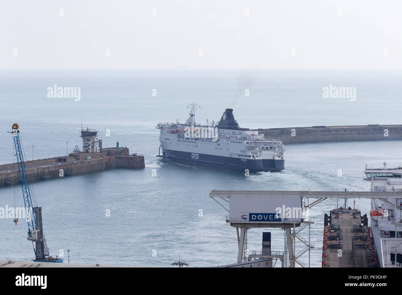 DFDS Cross Channel Ferry 'Calais Seawyas' Departing Port of Dover for ...