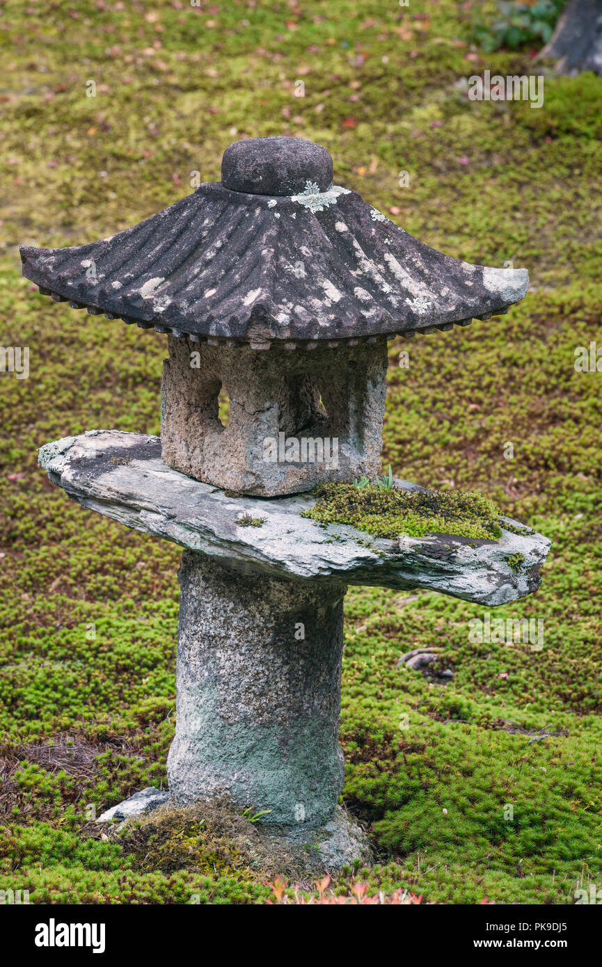 Japanese stone lantern hi-res stock photography and images - Alamy