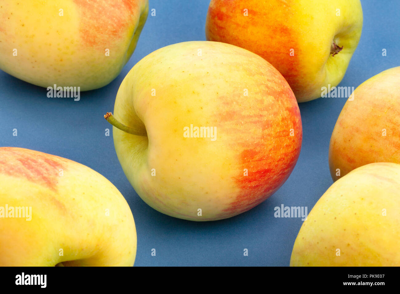 Blue apples hi-res stock photography and images - Alamy
