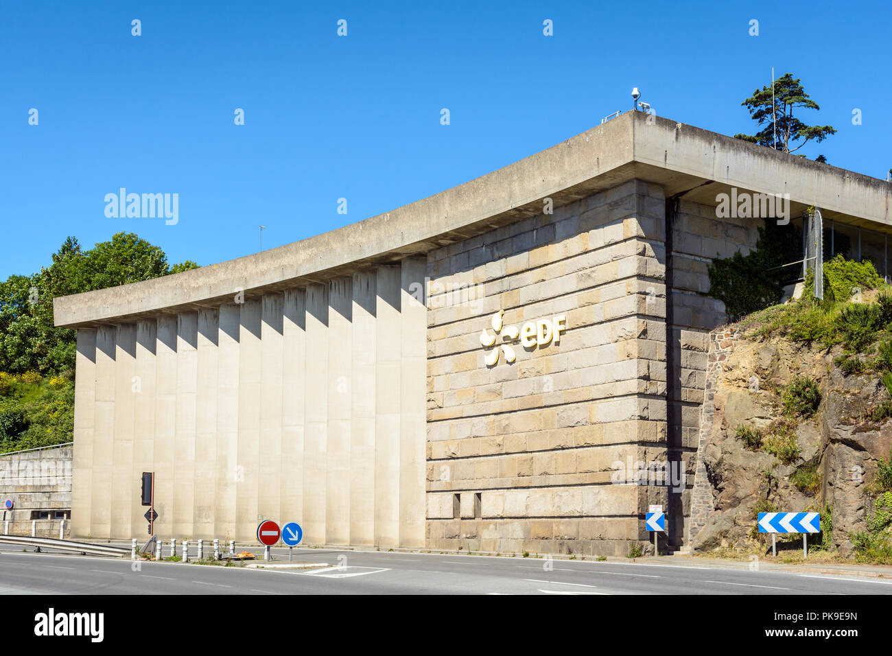 Production electricity dam hydropower plant hi-res stock photography ...