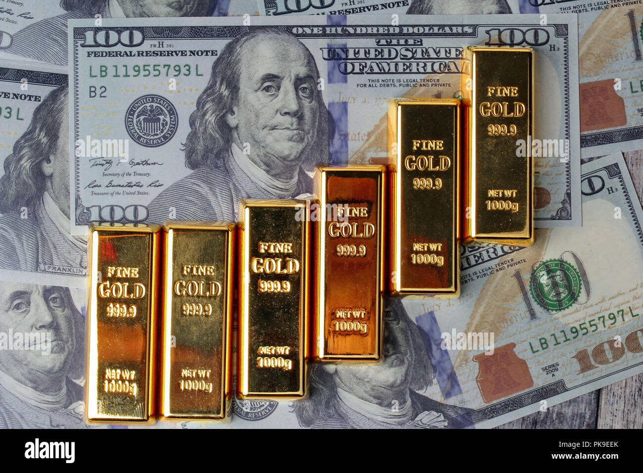 Gold bar on desk hi-res stock photography and images - Alamy