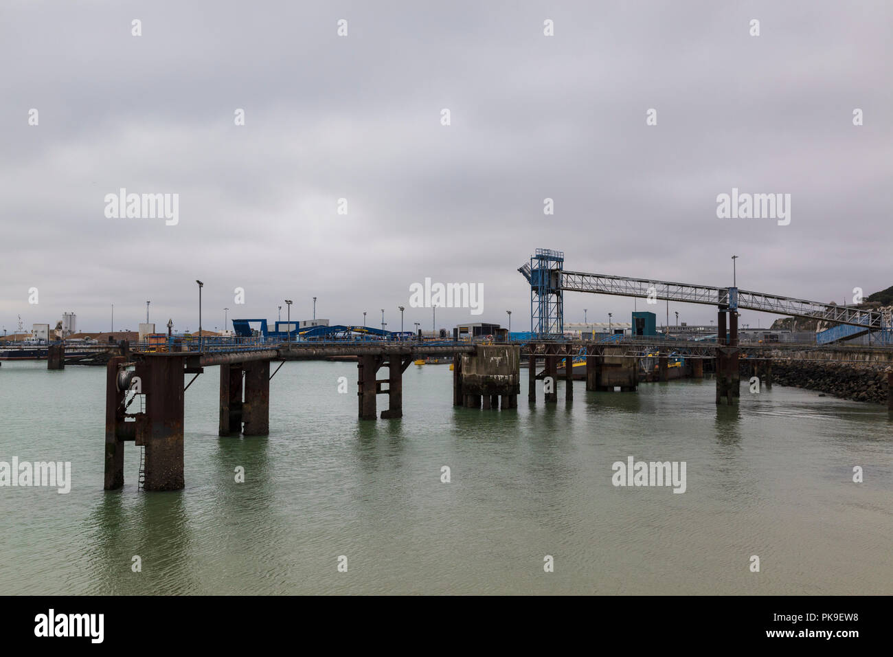 Cross docking hi-res stock photography and images - Alamy