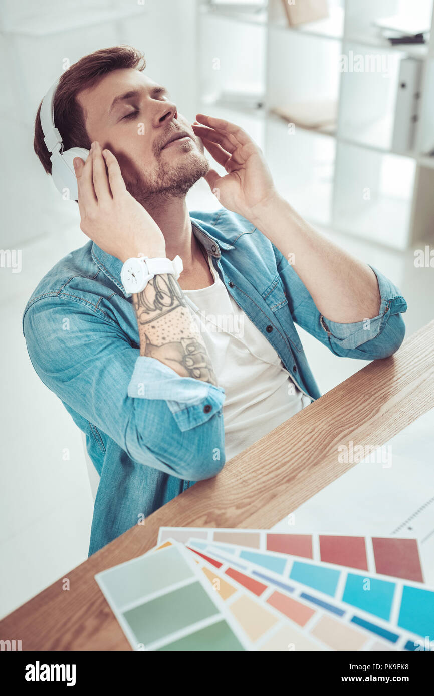 Generation y workplace hi-res stock photography and images - Alamy