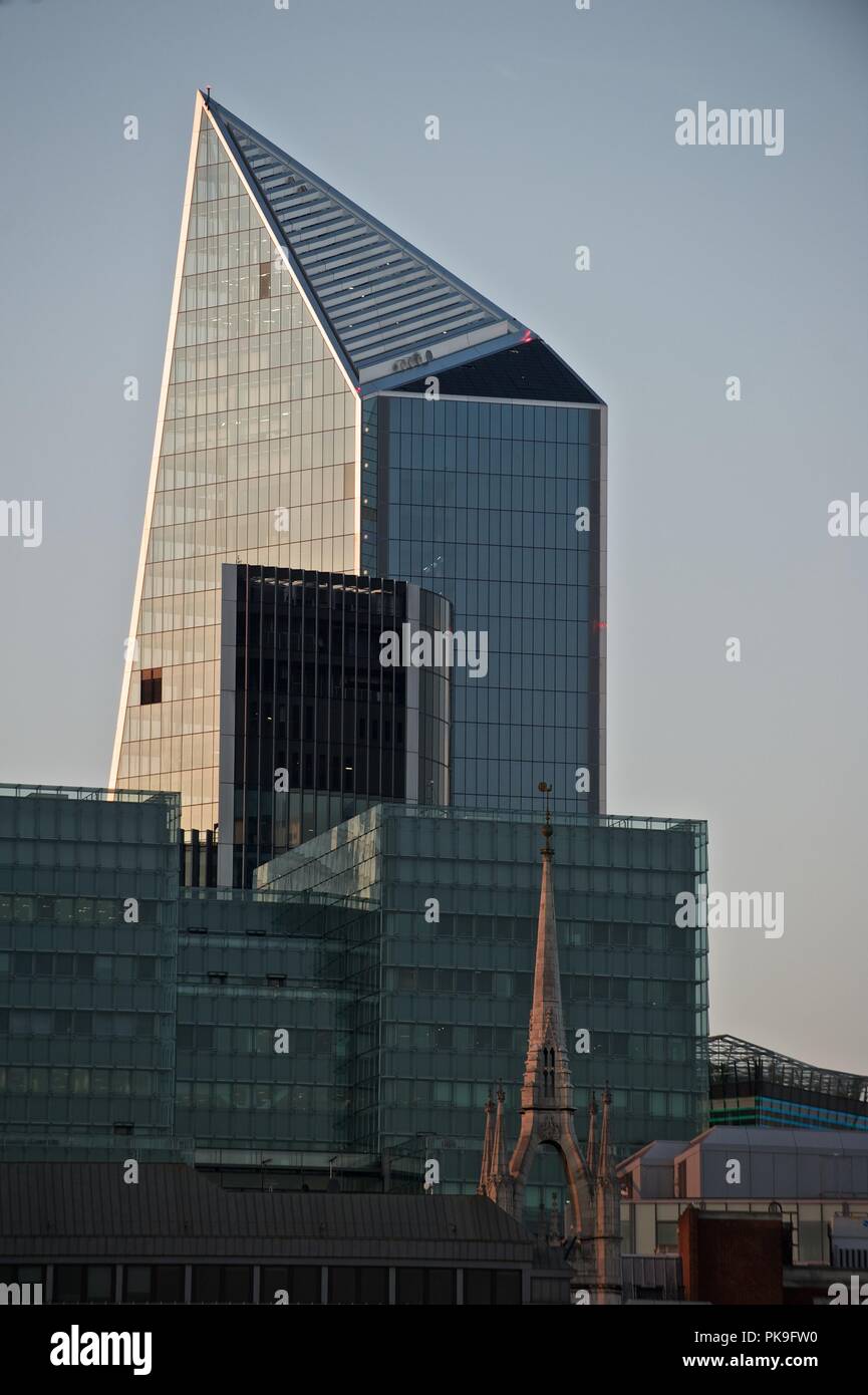 Scalpel shape hi-res stock photography and images - Alamy