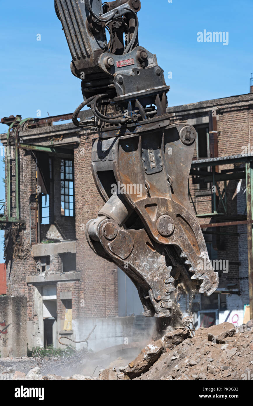 Hydraulic demolition machine hi-res stock photography and images - Alamy