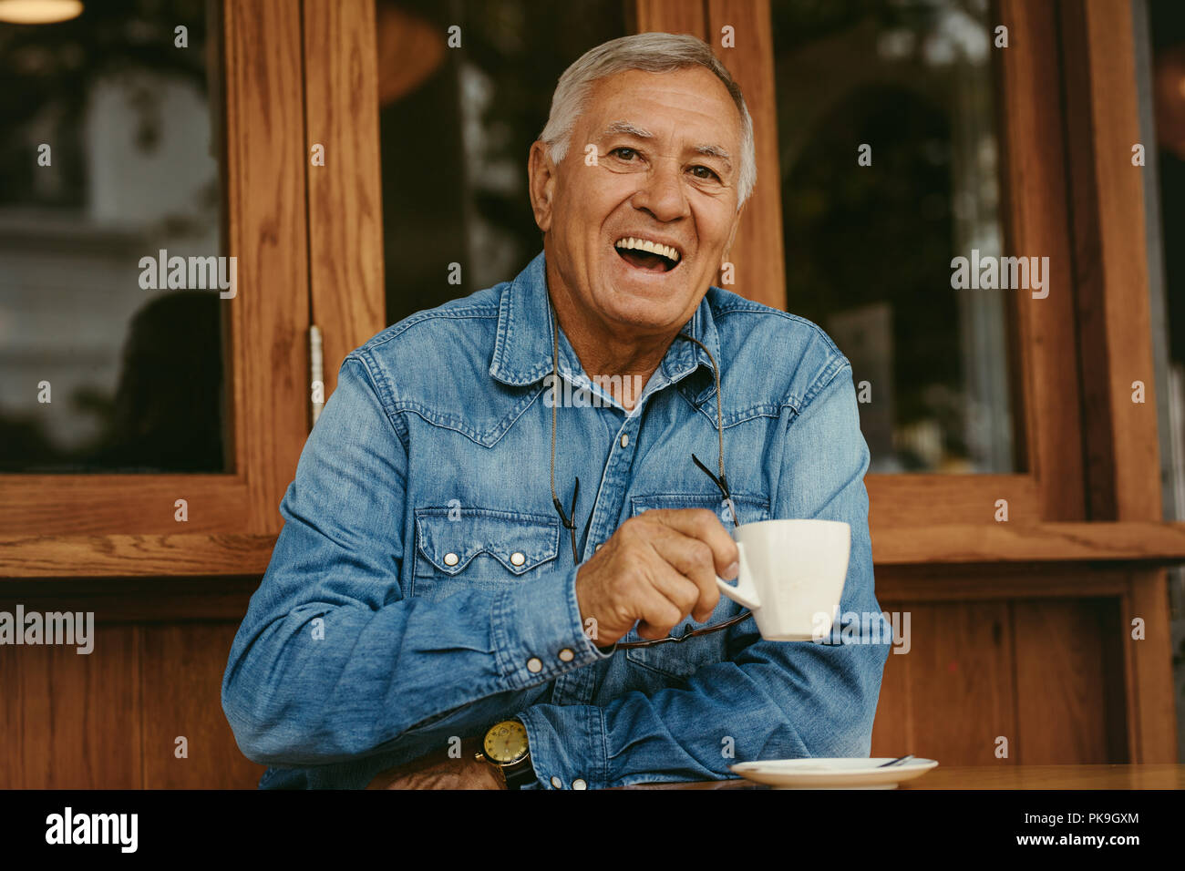 Elderly people having coffee hi-res stock photography and images - Alamy