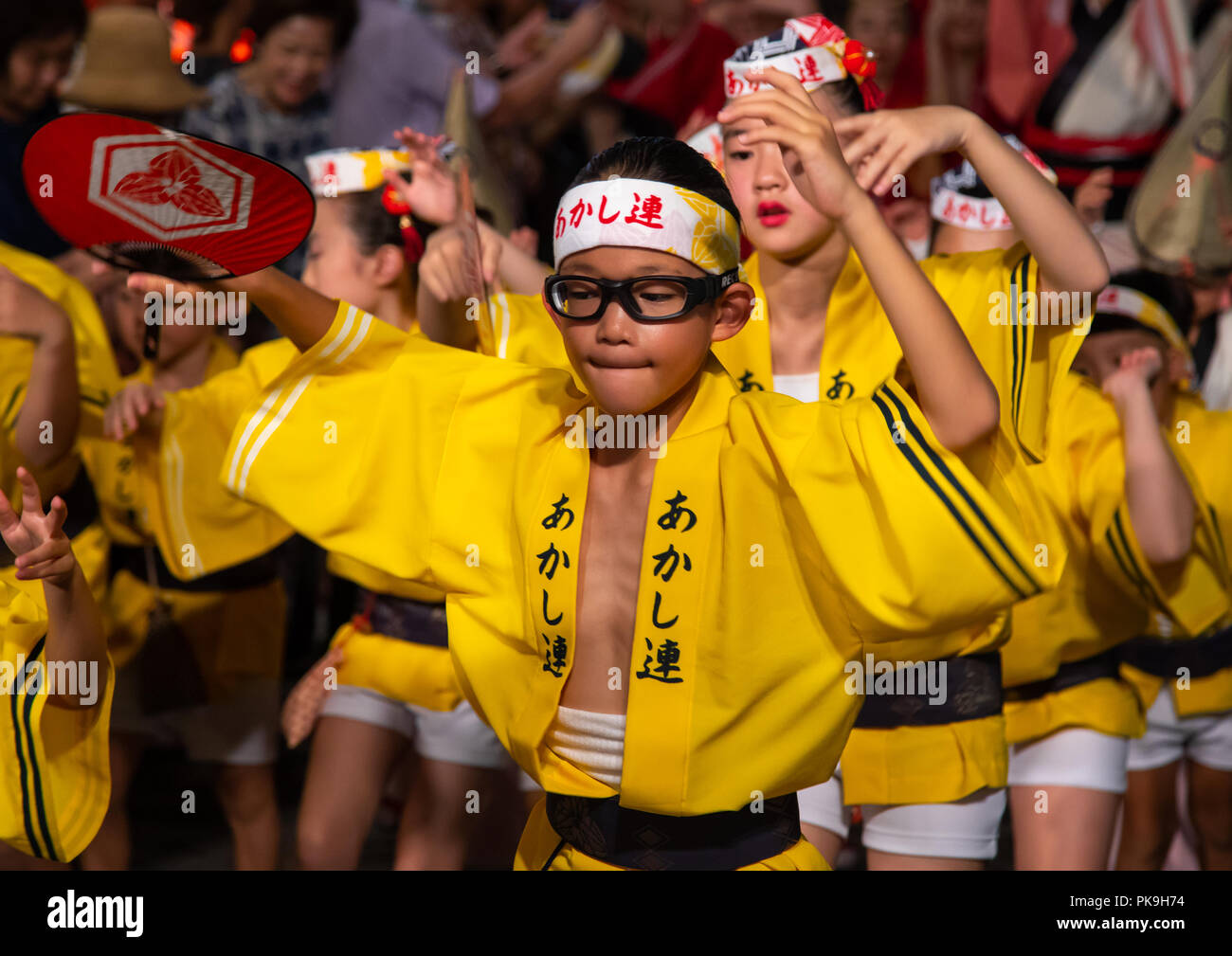 Japanese girls dancing hi-res stock photography and images - Alamy