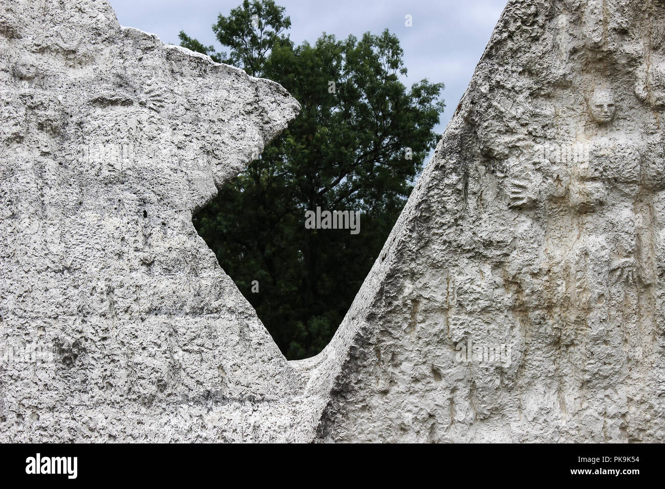 "Broken wing" or "Interrupted Flight" monument in Sumarice Memorial ...