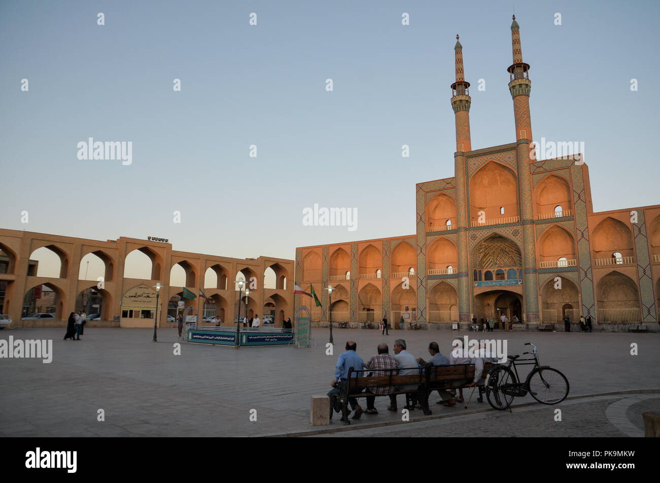 Yazd woman praying hi-res stock photography and images - Alamy
