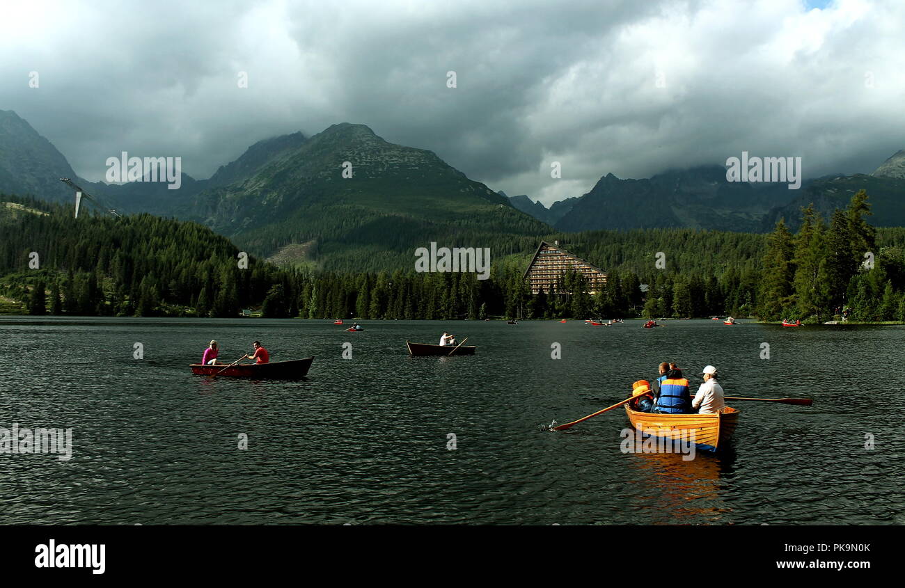 People sailing on the lake Stock Photo - Alamy