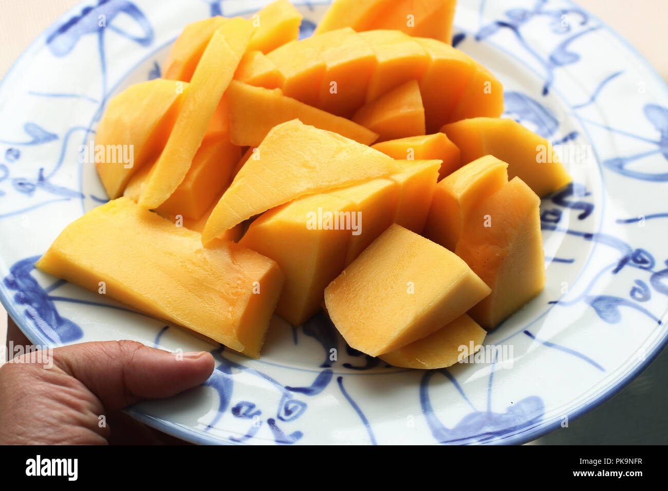 Freshly sliced mango hi-res stock photography and images - Alamy