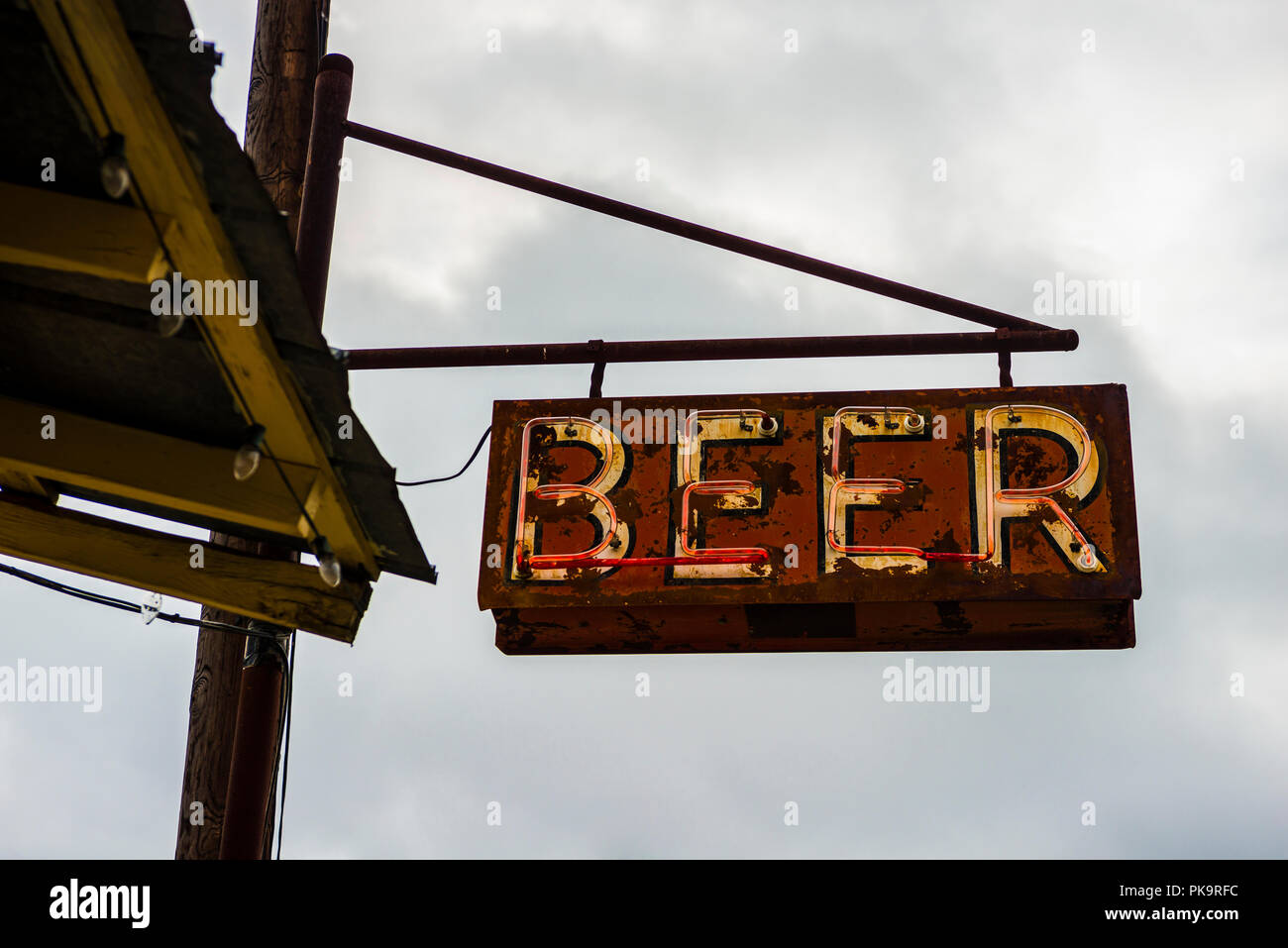 Vintage beer sign hi-res stock photography and images - Alamy