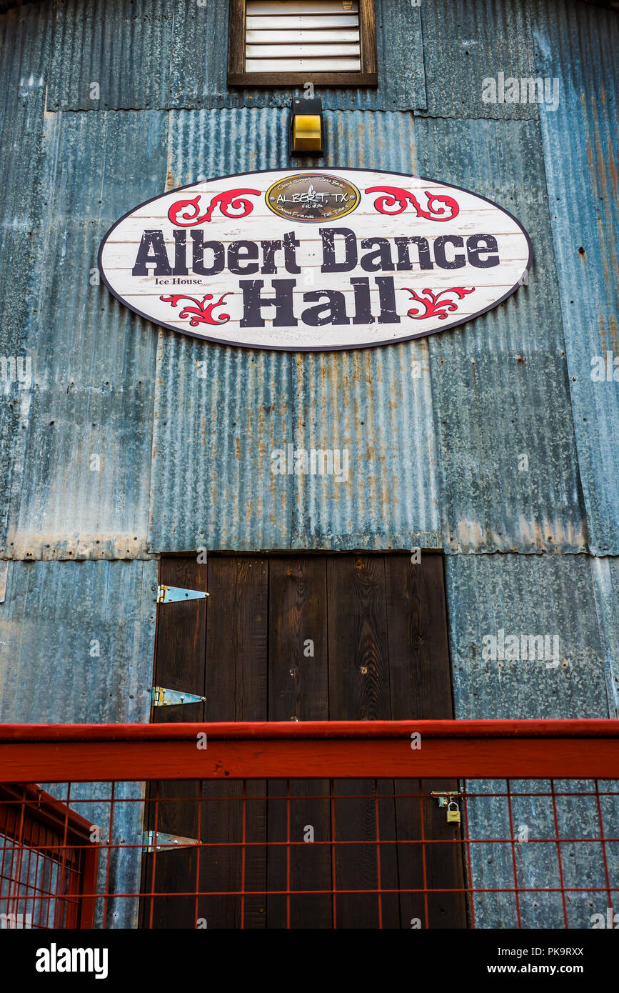 Small town texas bar hi-res stock photography and images - Alamy