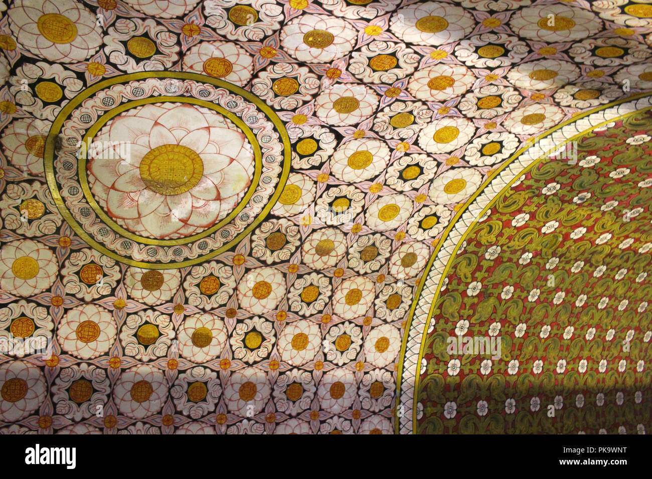 Painting in temple tooth kandy hi-res stock photography and images - Alamy