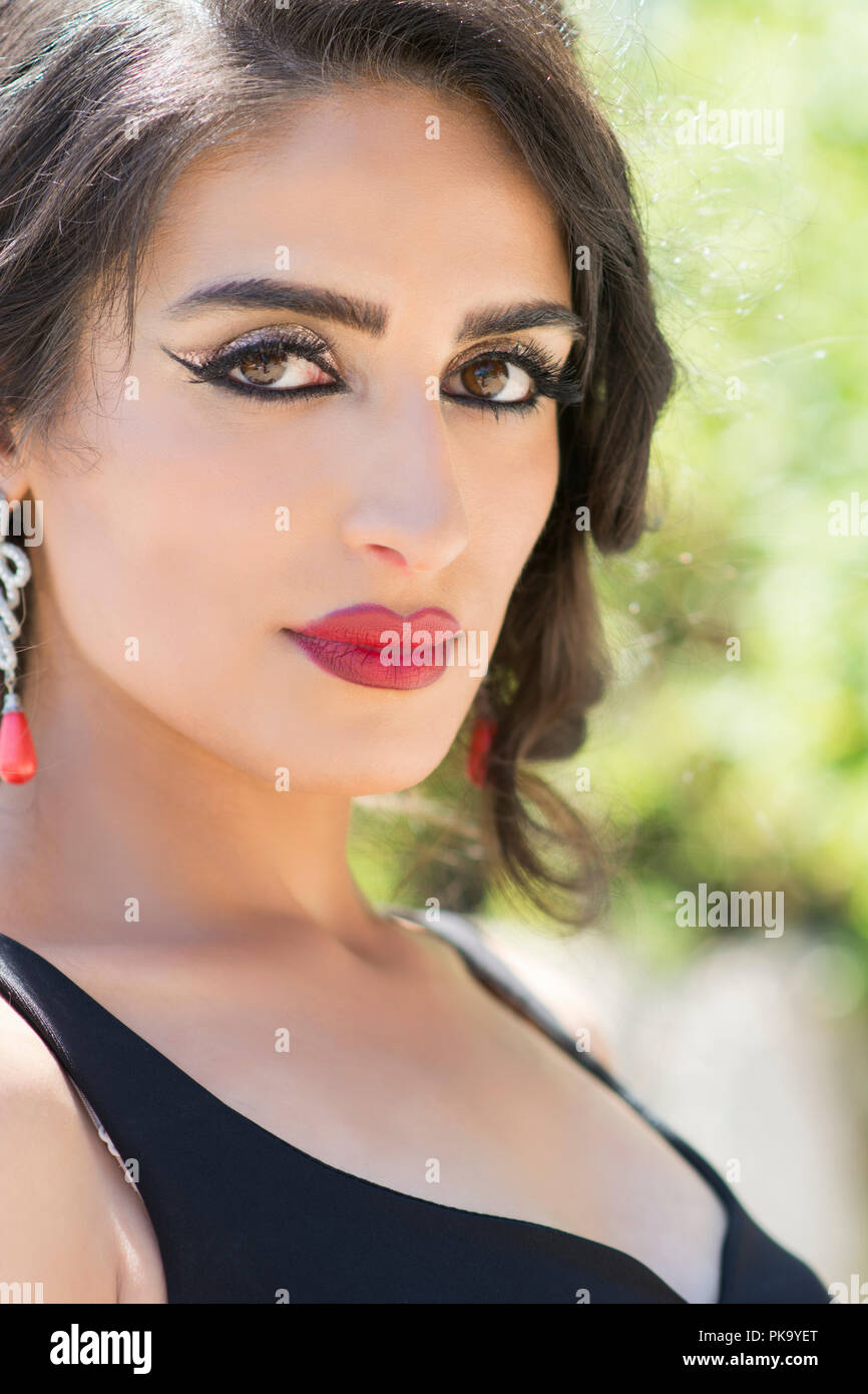Beautiful women portraits hi-res stock photography and images - Alamy