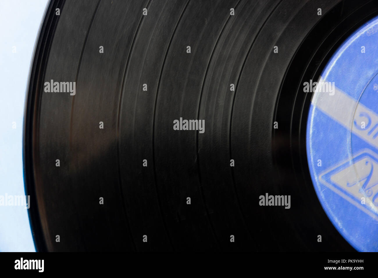 Old black vinyl gramophone texture hi-res stock photography and images ...