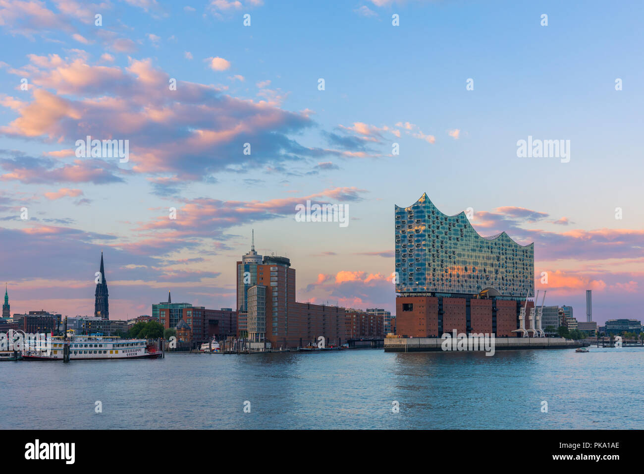 Elbe philharmonic hall hi-res stock photography and images - Alamy