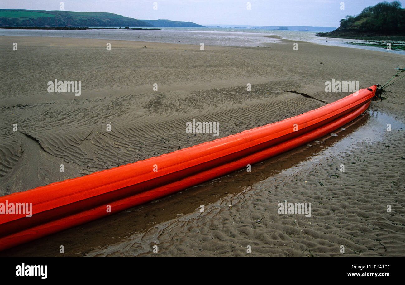 Oil spill containment boom hi-res stock photography and images - Alamy