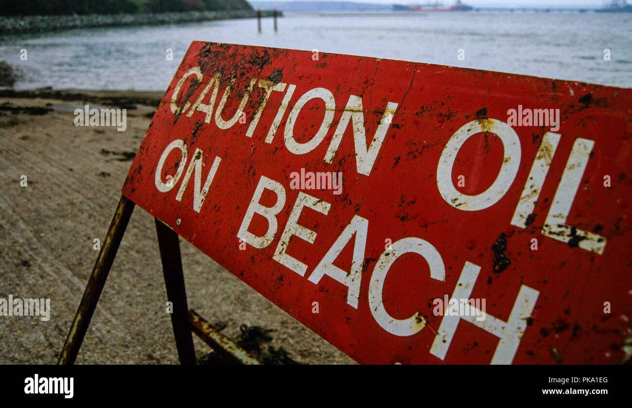 Oil spill sea hi-res stock photography and images - Alamy