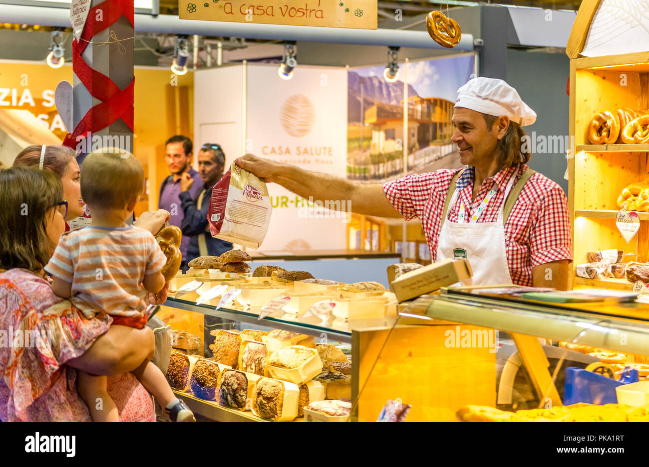 Exhibition of bakery products hi-res stock photography and images - Alamy