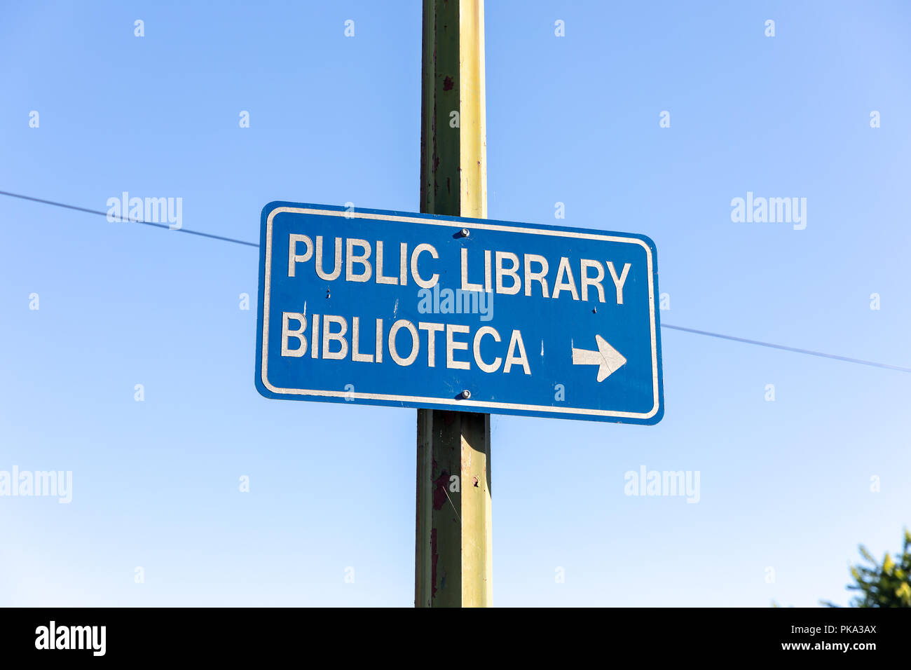 Public library sign hi-res stock photography and images - Alamy
