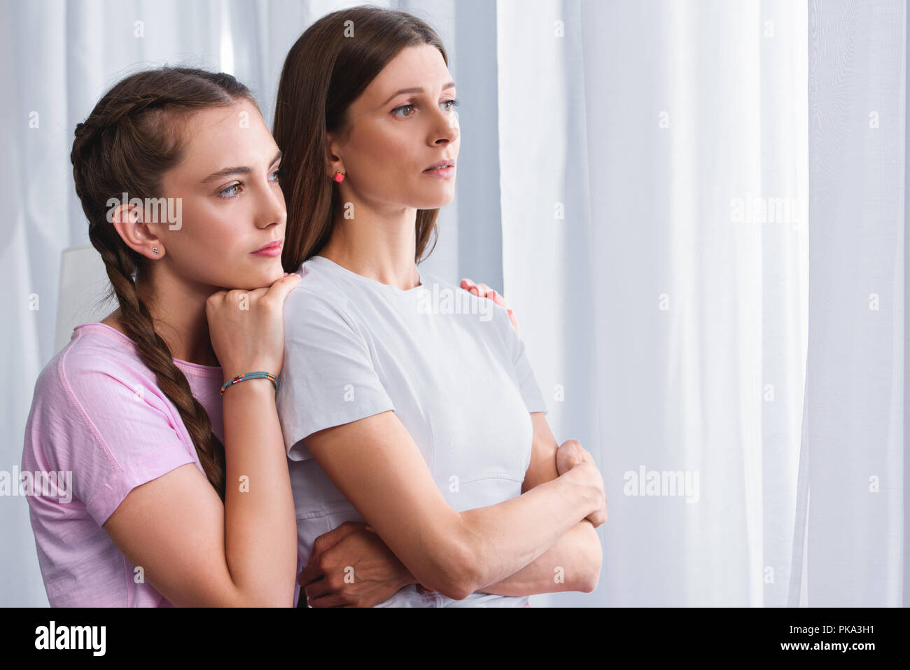 Back view mother teenage daughter hi-res stock photography and images ...