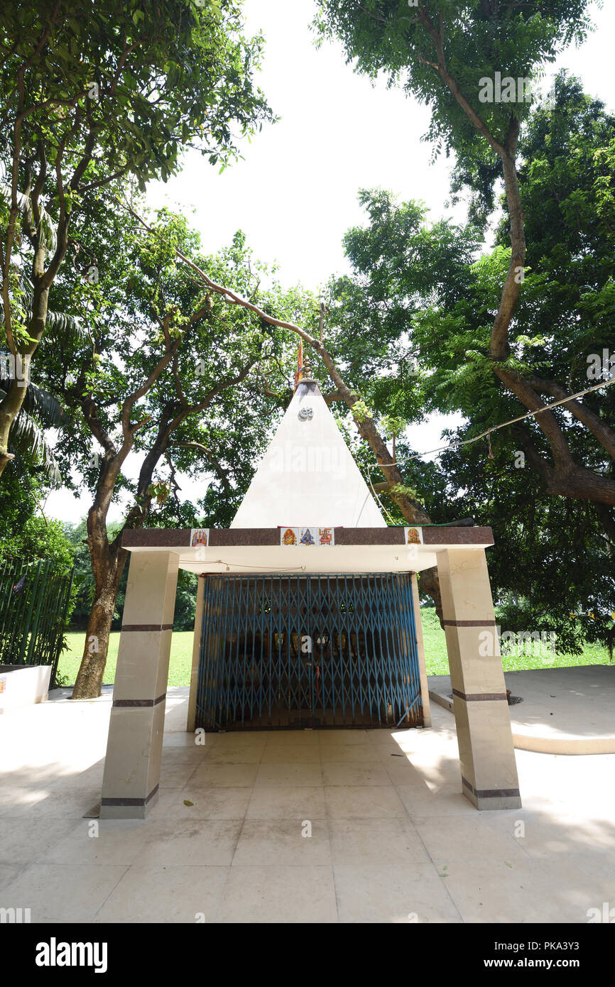 Shiva mandir at the AJC Bose Indian Botanic Garden, Howrah, Kolkata ...