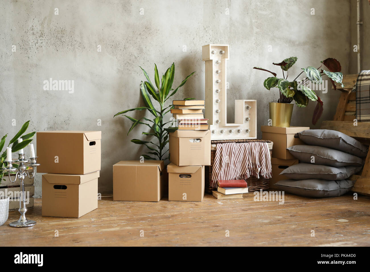 Moving home. Packed boxes with stuff Stock Photo - Alamy