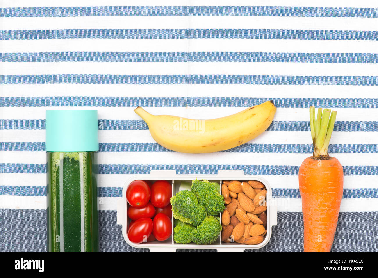 School lunch picnic table hi-res stock photography and images - Alamy