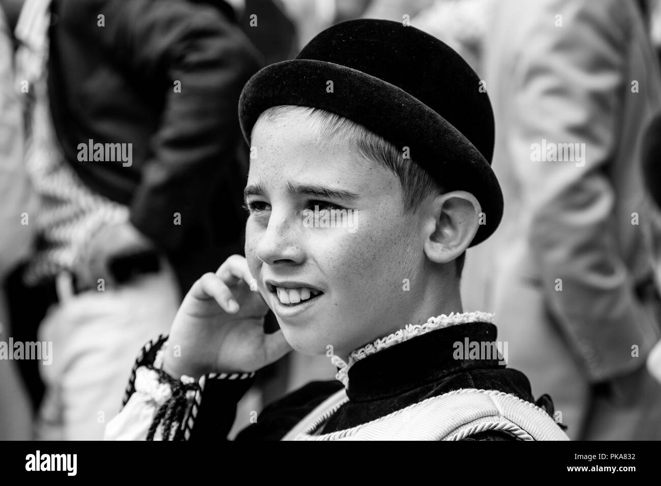 Boys in medieval costumes hi-res stock photography and images - Alamy