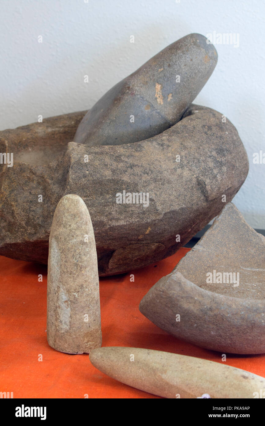 Mano and metate hi-res stock photography and images - Alamy