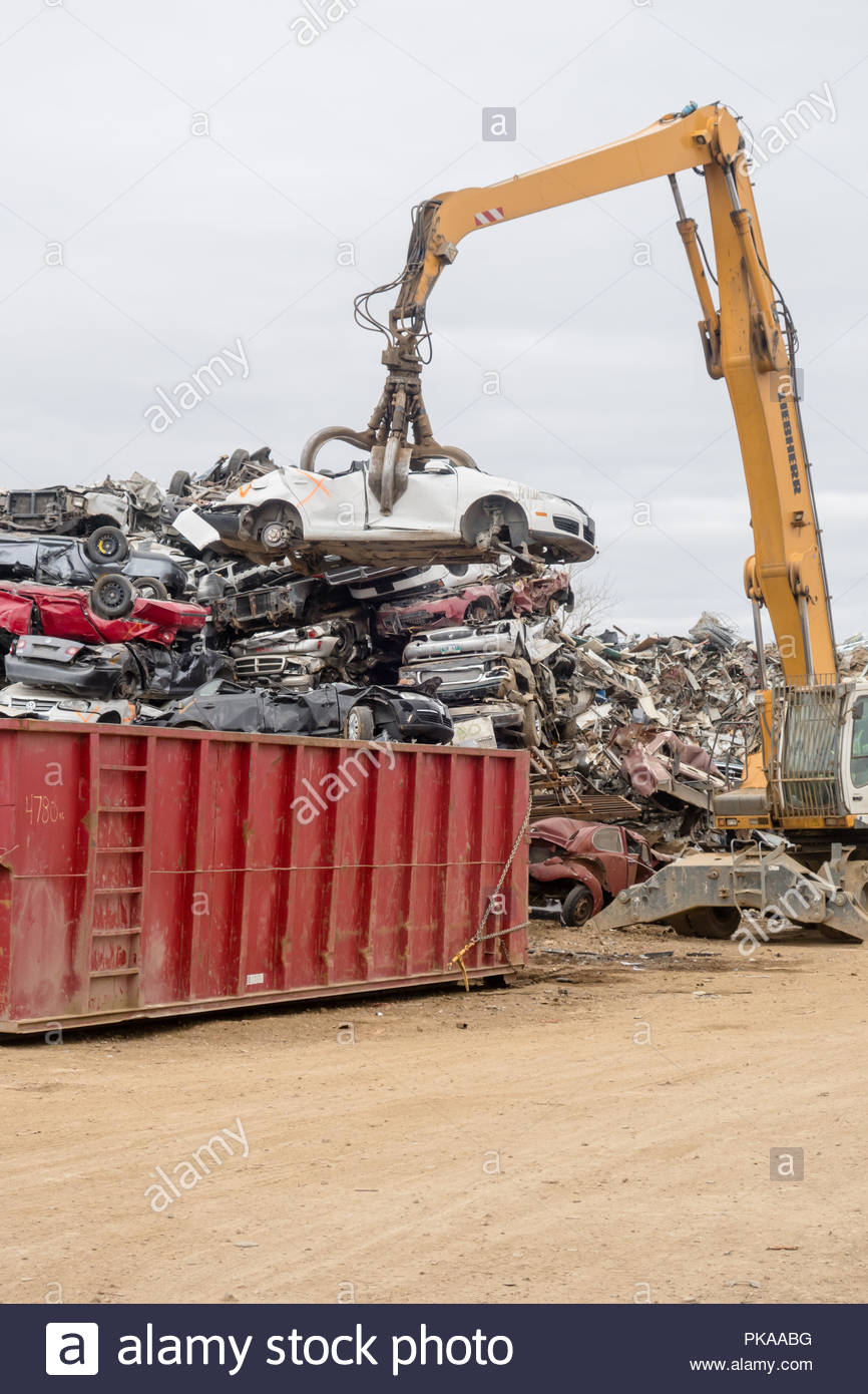 Junk Yard Crane Stock Photos & Junk Yard Crane Stock Images - Alamy