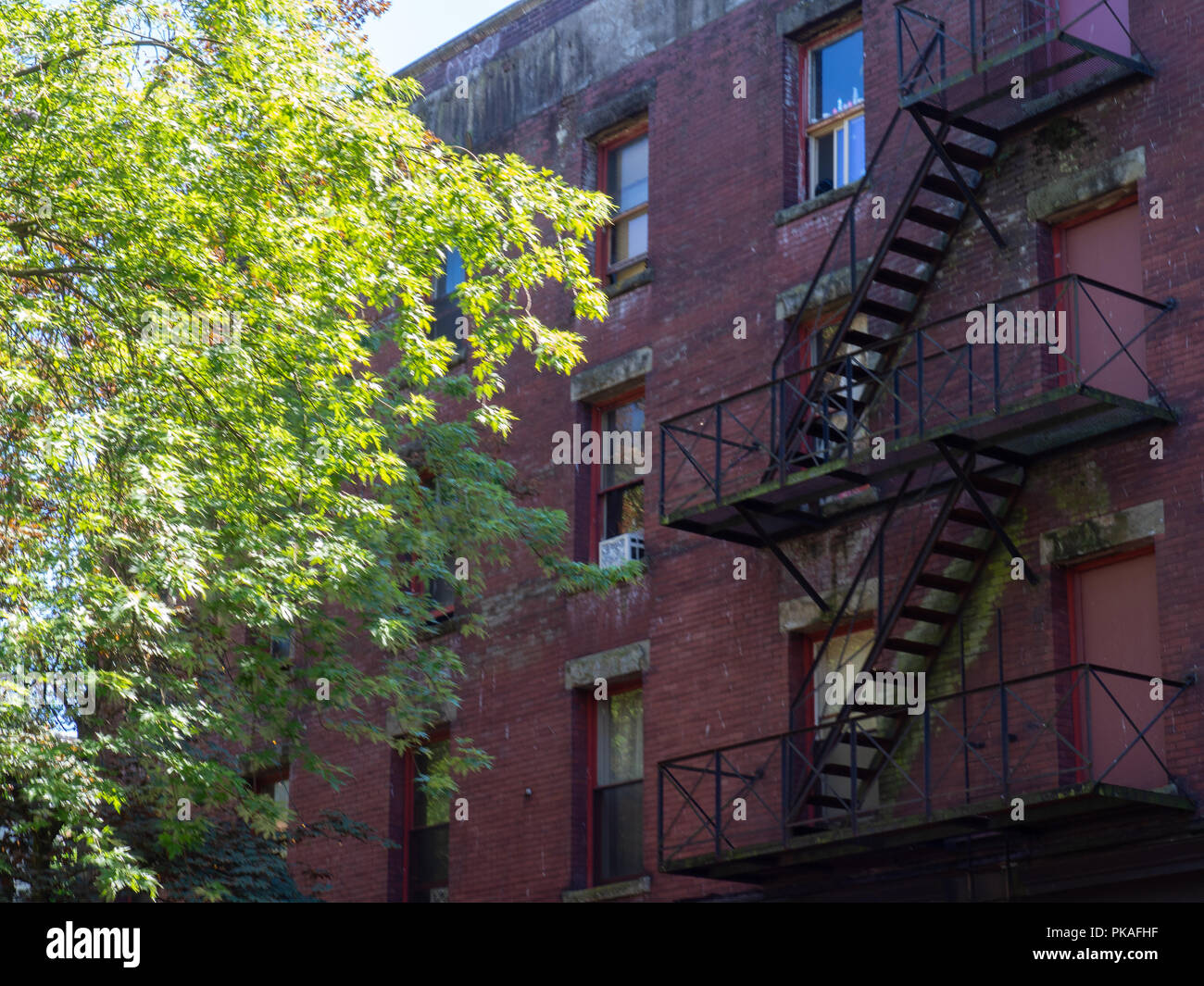 Fire in multi storey building hi-res stock photography and images - Alamy