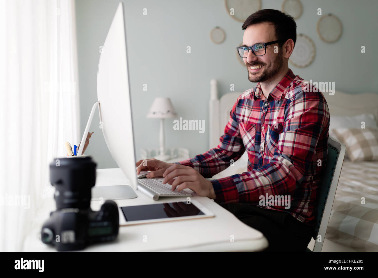 Graphic designer computer person hi-res stock photography and images ...