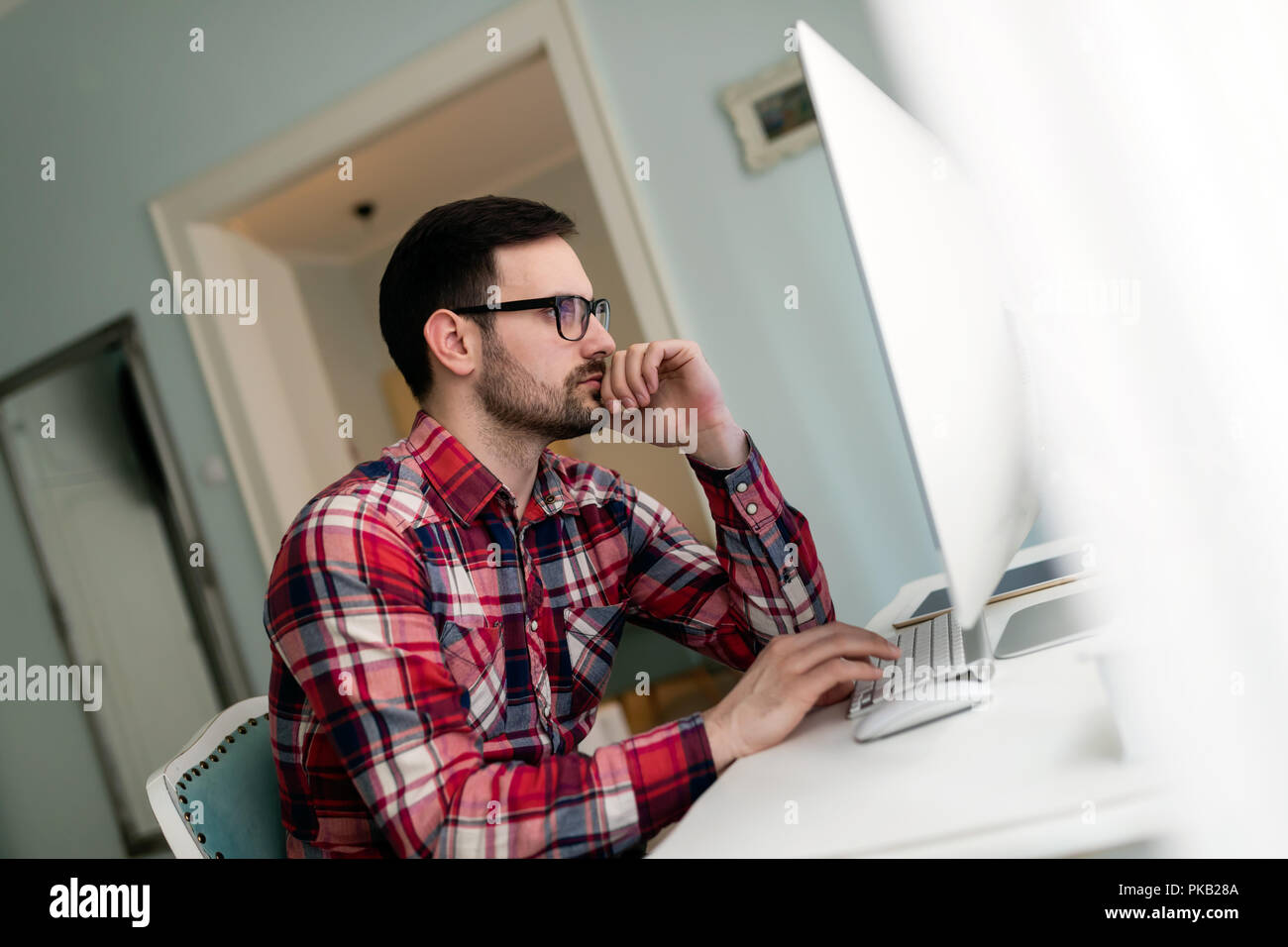 Technology young hi-res stock photography and images - Alamy