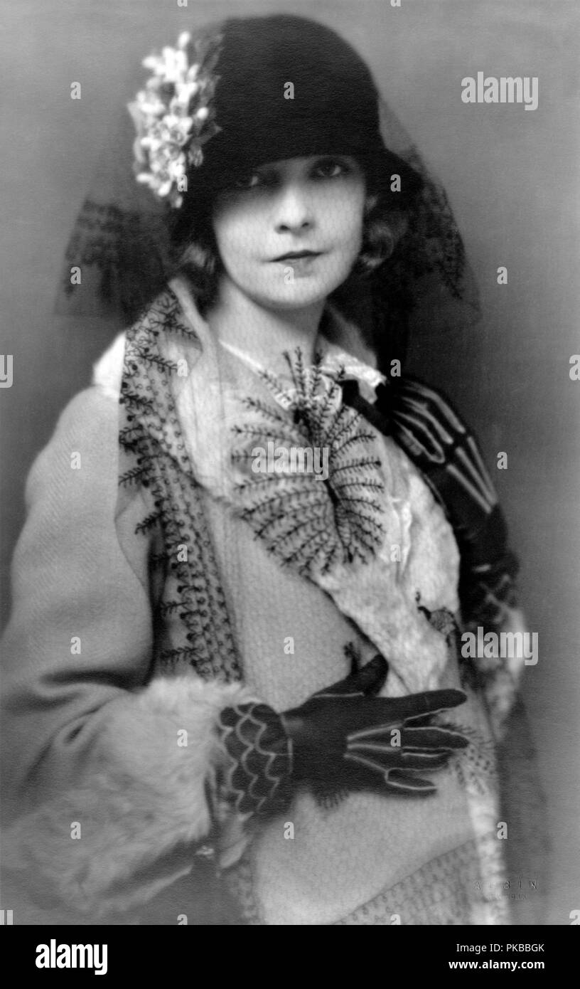 The actress lillian gish hi-res stock photography and images - Alamy