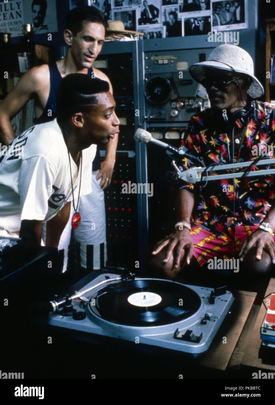 Do the right thing Year : 1989 USA Director : Spike Lee Richard Edson ...