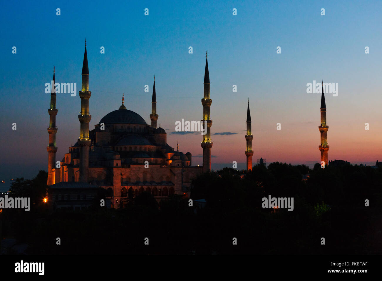 Silhouette of Blue Mosque (Sultan Ahmed Mosque), Istanbul, Turkey Stock ...
