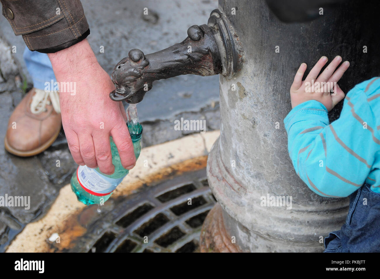 Italy, Lazio, Rome, Centro Storico, Pantheon, water fountain, Piazza ...