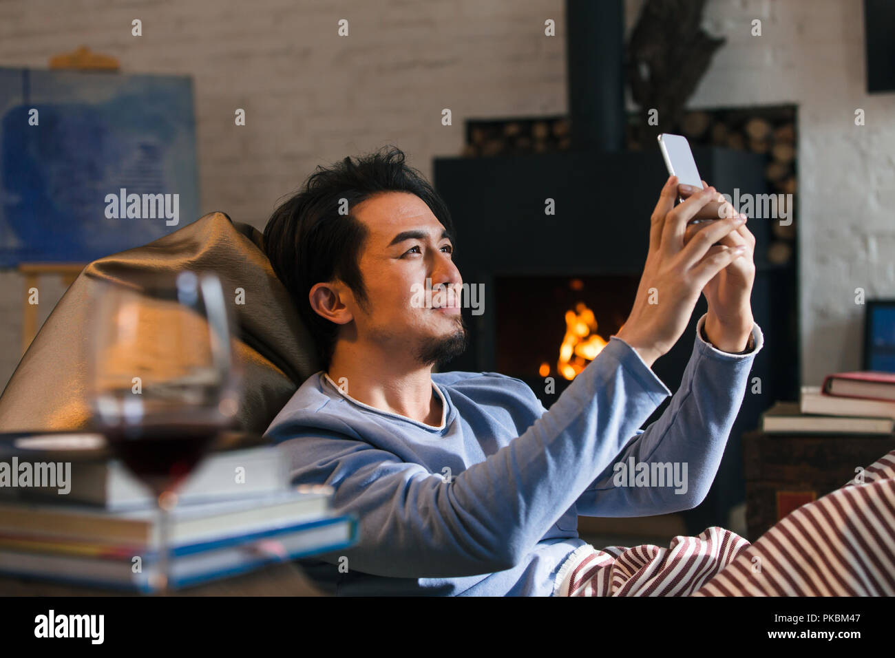 Artist mobile hi-res stock photography and images - Alamy