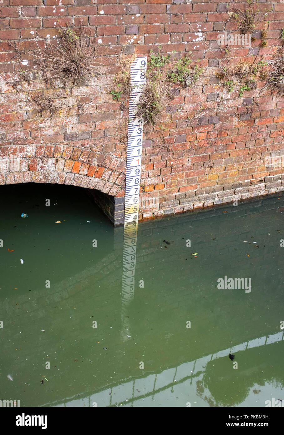 Water level marker hi-res stock photography and images - Alamy
