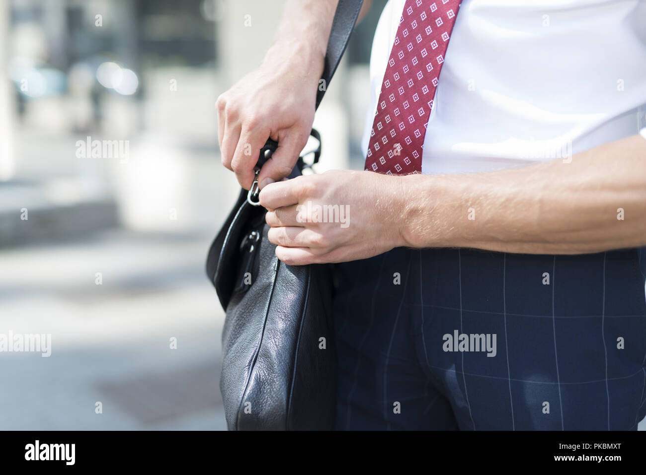 Businessman searching something hi-res stock photography and images - Alamy